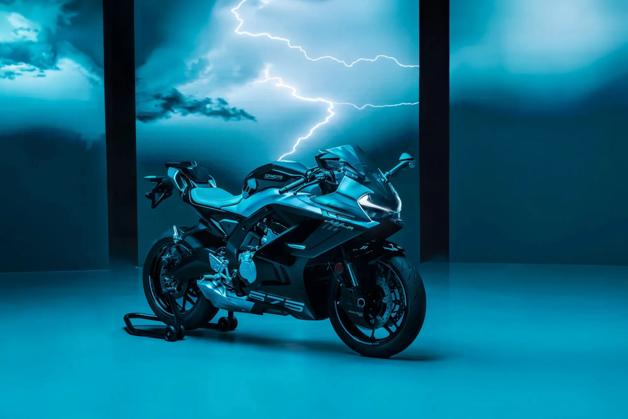 CFMOTO 675SR-R – Supersport motocikl 675cc | Cena i specifikacije
